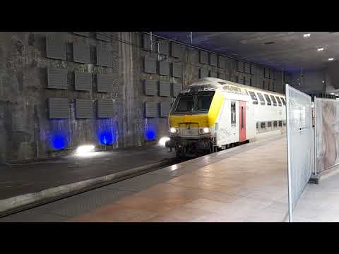 train sncb M6 + HLE 1812 en gare de Anvers-Central à destination de Norderdokken