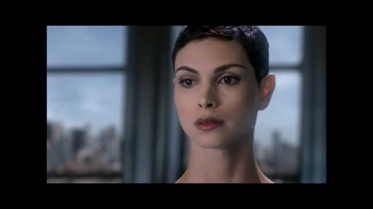 Anna (Morena Baccarin) has no mercy in 'V'