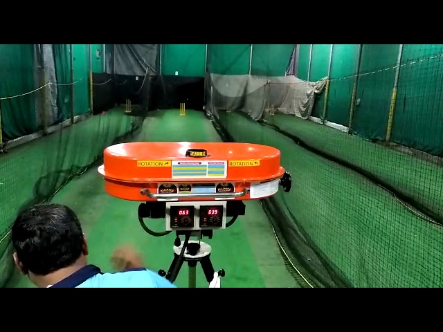 Cricket bowling Machine - Automatic Cricket Bowling Machine ...