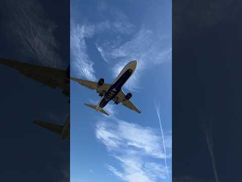 Delta Airlines Boeing 767 landing in Barcelona El Prat Airport #planespotting#aviation#avgeeks