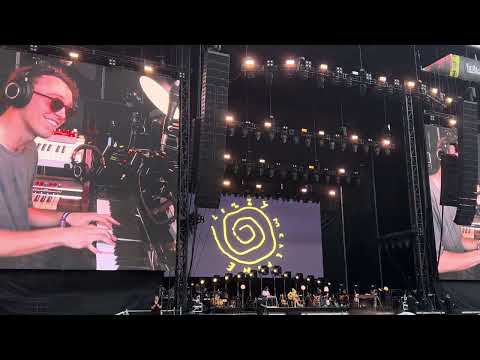 spring into summer [new song] | lizzy mcalpine (lollapalooza 2024)