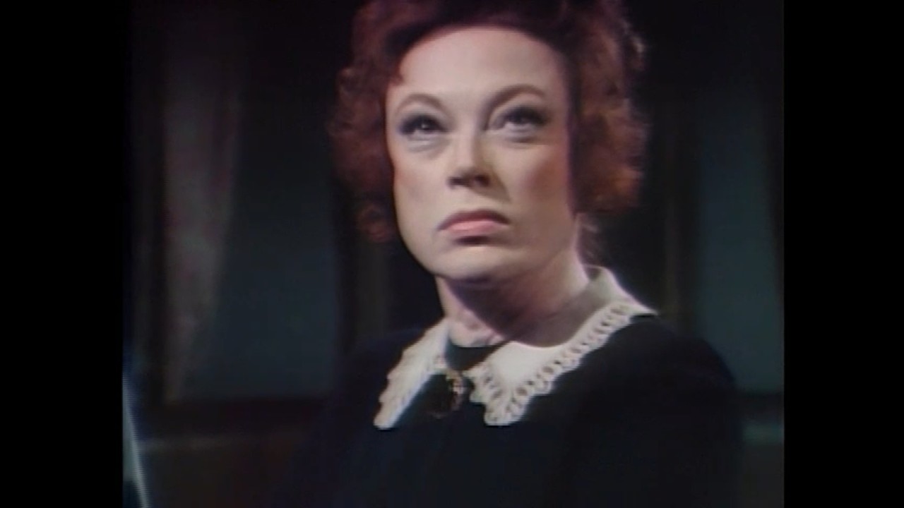Parallel Time - Video 60 - Julia Poses as Hoffman