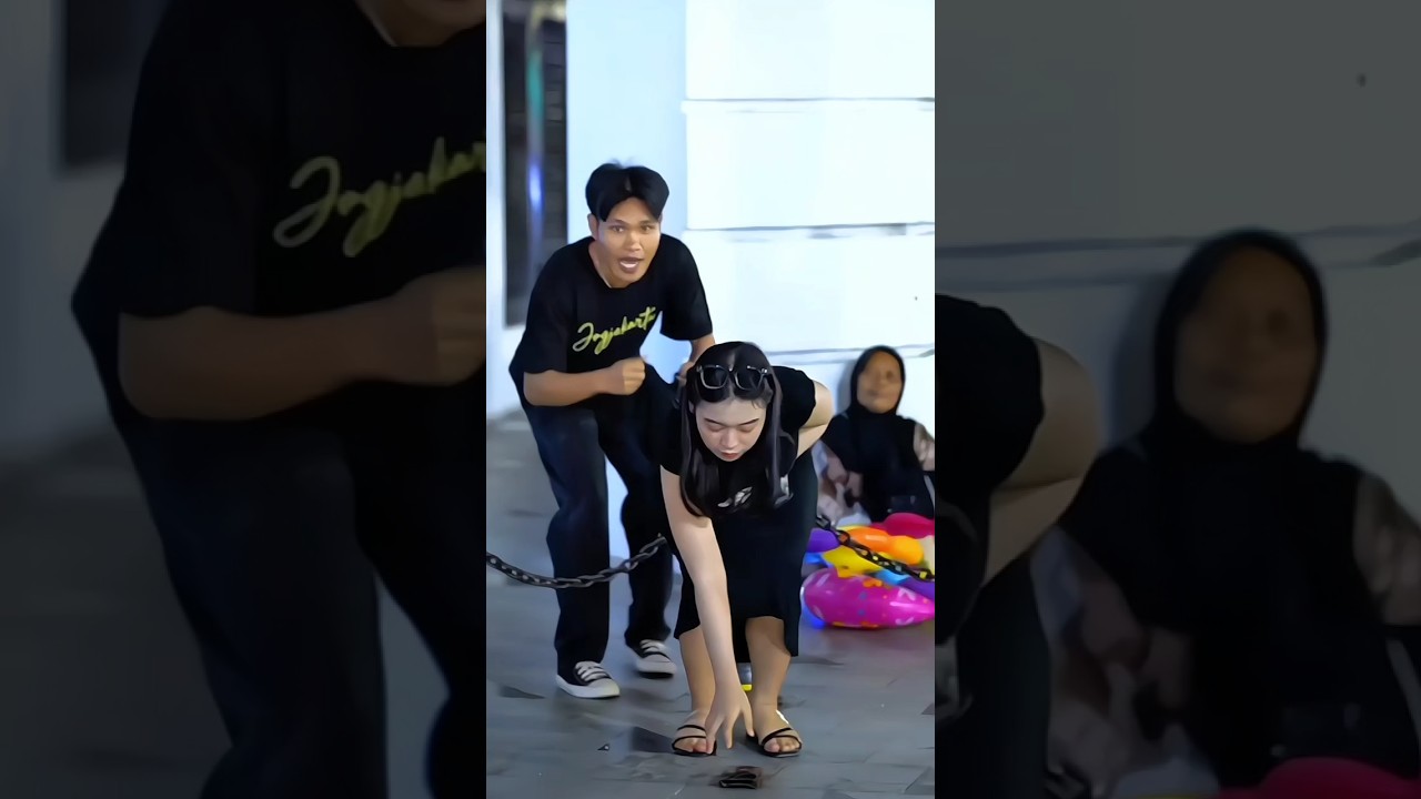 ripped pants prank 🤣 #funny #shortvideo #shorts #comedy #shortsfeed #prank
