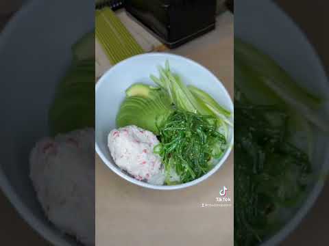 Want to know how they make Salmon Poke Bowl at Roll Call in Koreatown? Watch the entire video 🤤