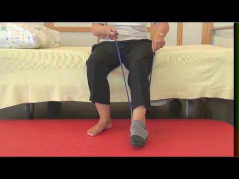 01 Socken anziehen mit Hilfe eines Strumpfanziehers