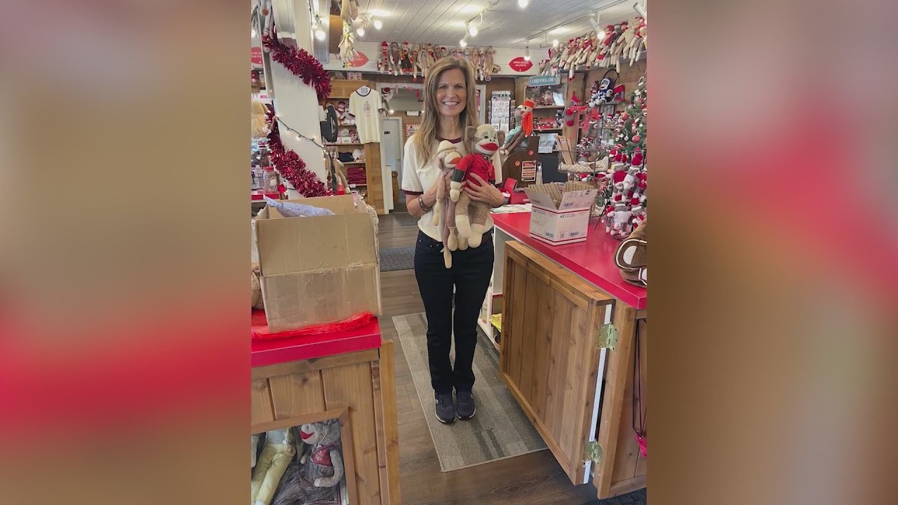 Illinois sock monkey museum attempts world record