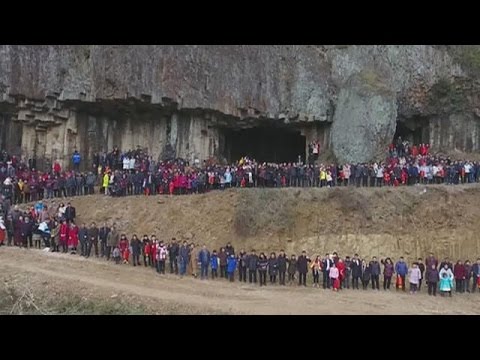 Possibly the biggest family photo ever