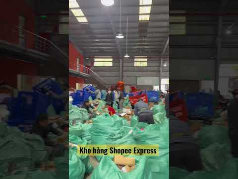 Bận rộn một buổi sáng của gian hàng Shopee Express