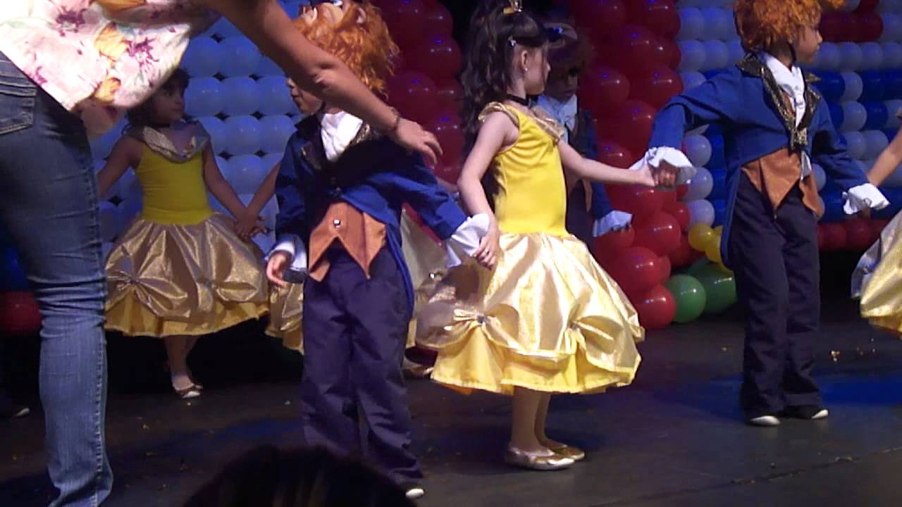 GABRIELLE DANÇANDO ¨ A BELA E A FERA ¨ NA SUA FORMATURA