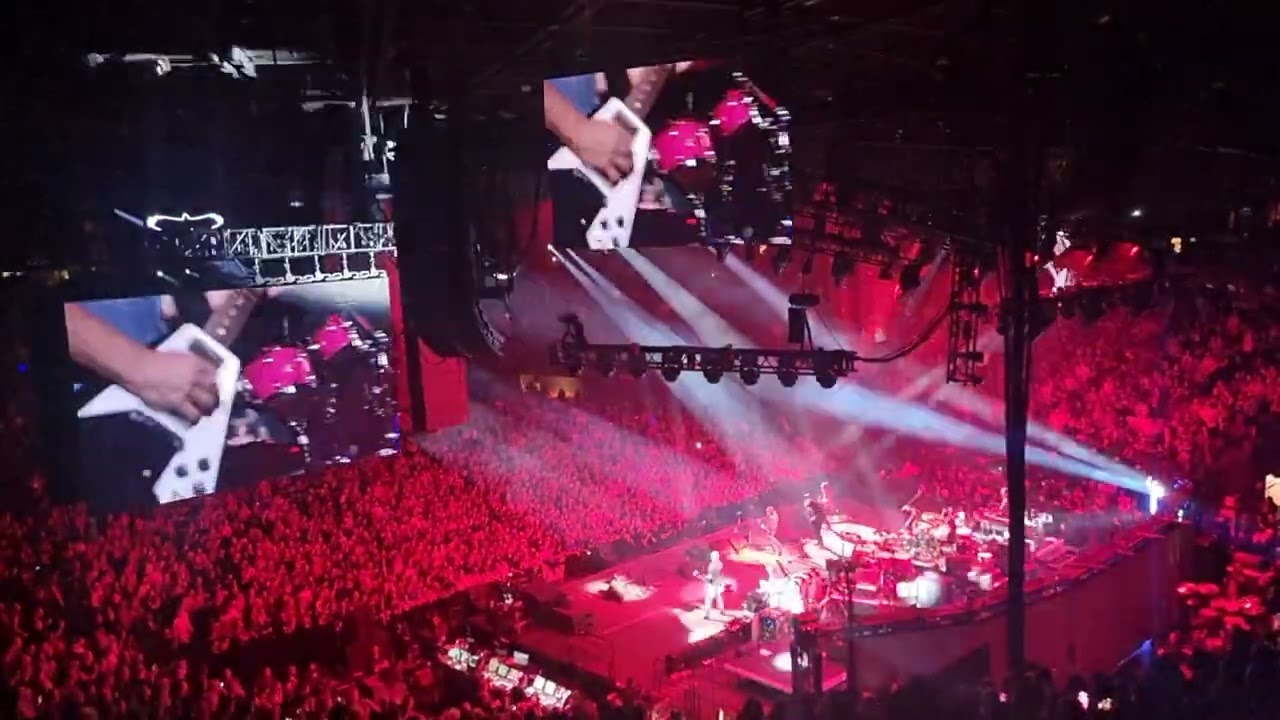 Watch Joan Jett & Travis Barker At Taylor Hawkins Tribute Concert