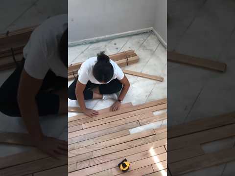 31. how I lay hardwood flooring without making ANY cuts #DIY #diyhome #diyproject #hardwoodflooring