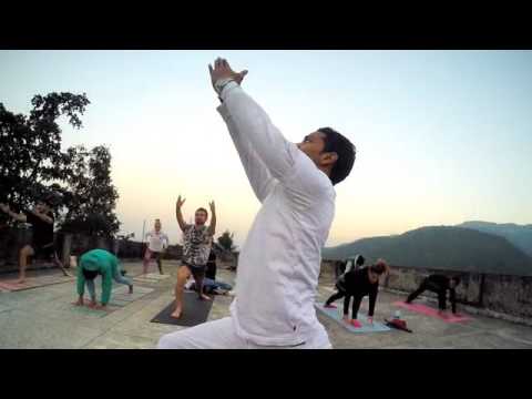 Yoga Teacher Training in Rishikesh | Yoga School in Rishikesh | Vinyasa Yogashala