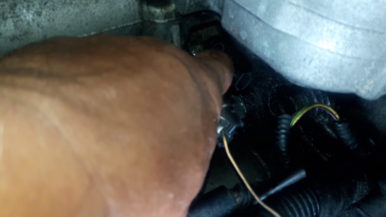 GM 2.2L engine Crank Sensor Location and removal