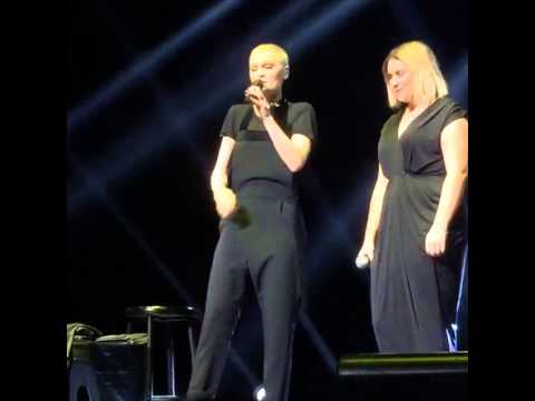 Jessie J - Flashlight - ft. Ellie Drennan - Live in Sydney - (Part 1) - 12 Nov 2015
