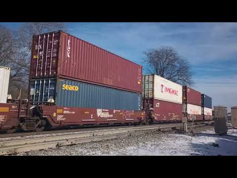 Cool Lashup on BNSF 5901