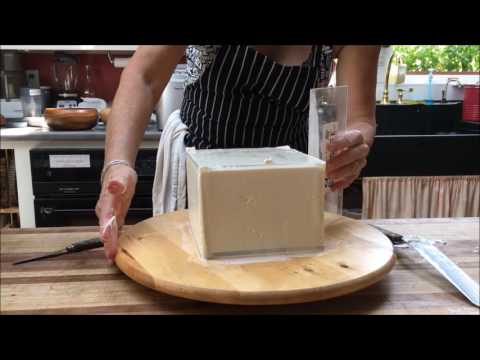 Icing a Square Cake with Acrylic Disks