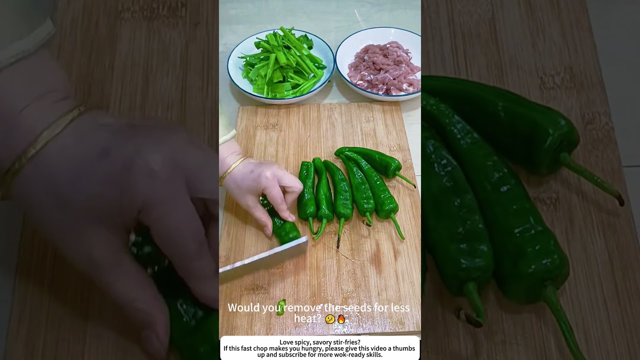 Prepping Green Peppers for Stir‑Fry – Slicing Rings Fast 🌶️🔪