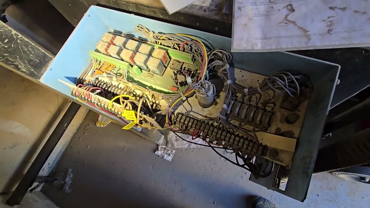 Out of Service Elevator- Investigation Inside a Neglected Hydraulic System