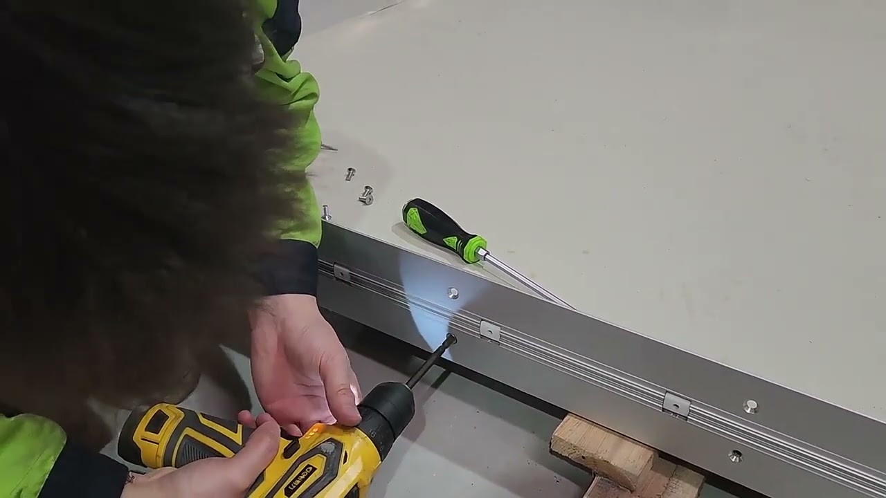 What Are Aluminum Geared Continuous Hinges?
