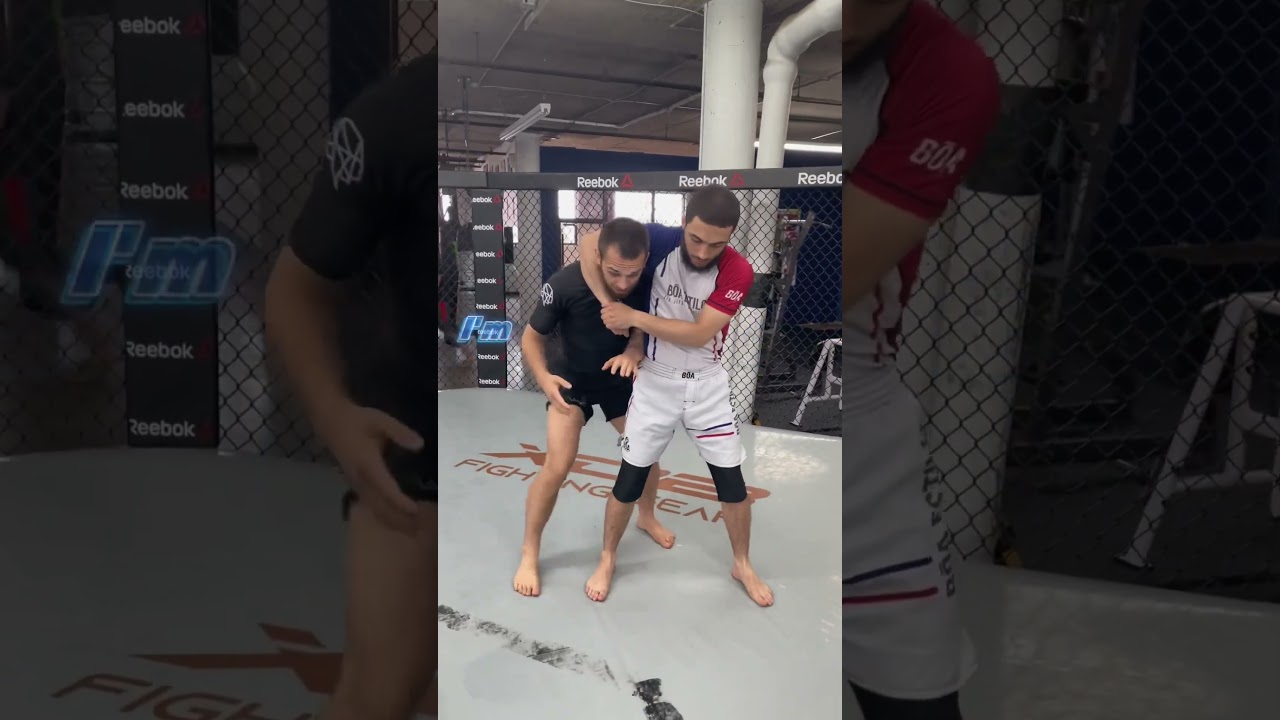 DEFEND The Most Common Headlock #bjj #selfdefense #mma #wrestling #jiujitsu