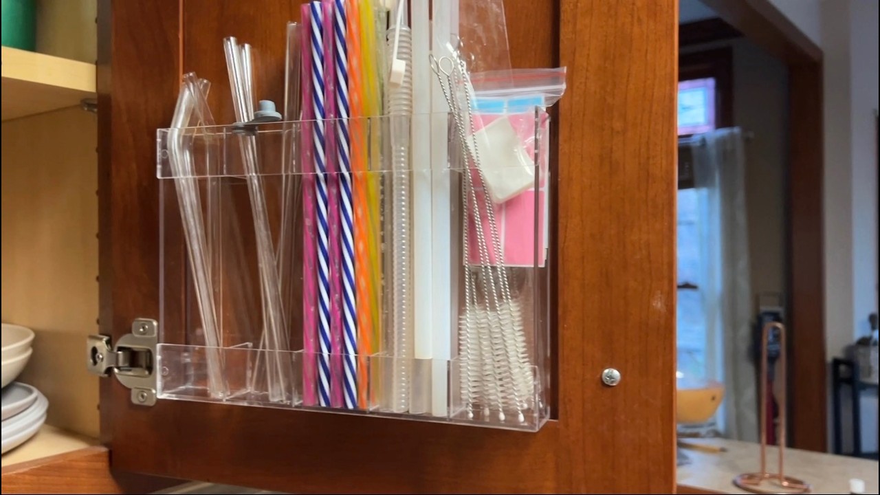 HONEST REVIEW - Straw holder to save the day!