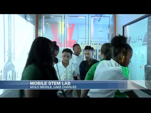 Mobile STEM Lab visits Molo Middle School