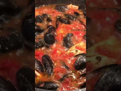 How To Make Italian Pasta With Tomato-Mussel Sauce? #tassimmo #homemade #tastyrecipes π