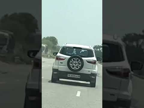 Toyota Yaris vs Ford Ecosport at TOP SPEED