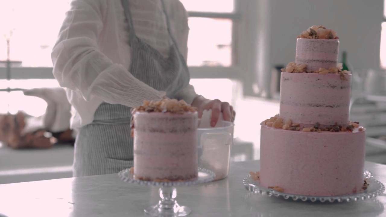 Styling Cakes for a Dessert Table