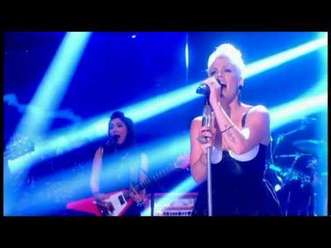 Pink anima público com performance de “Try” em programa de TV alemão ...