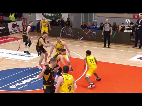 Sokół leci rozważnie - Corey Sanders też zostaje - SuperBasket