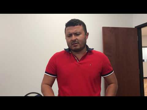 Carlos explains in Spanish what he learned about Tax Deeds & Liens with Sandra