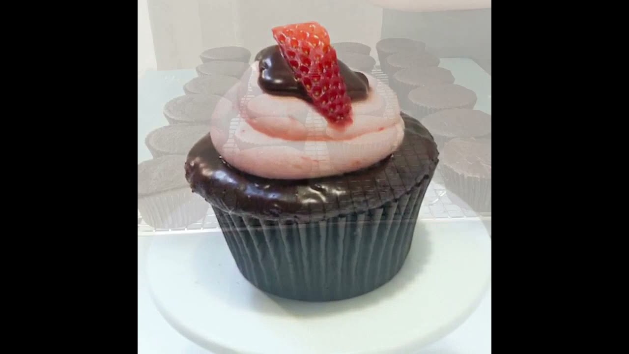 Chocolate Covered Strawberry Cupcakes