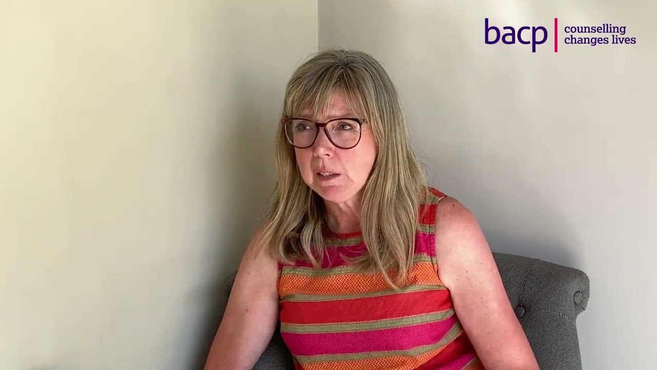 What does a bereavement counsellor do?