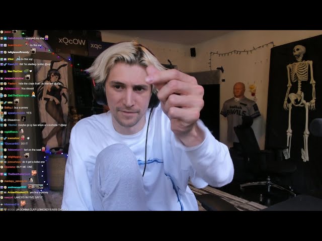 "No way xQc is sitting like this": Picture of Twitch streamer attending ...