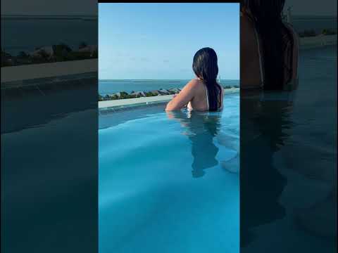 OMG 😳 Breathtaking view #bimini #travelvlog #infinitypool