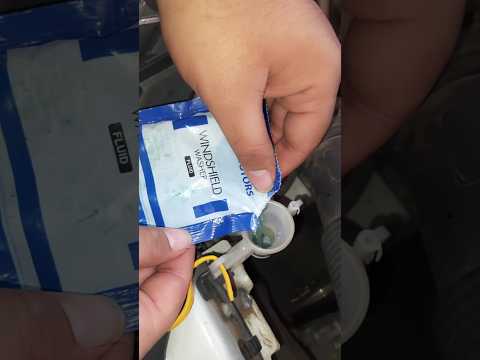 Washer Fluid kaise Fill Kare 🫣#shorts #cartips #car