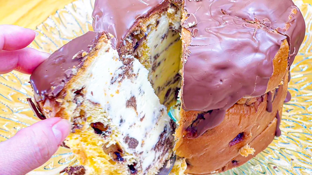 Panettone filled with ice cream, the perfect dessert for Christmas.