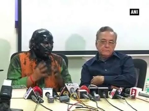 Political protests should be in peaceful manner: Kasuri on Kulkarni's ink attack