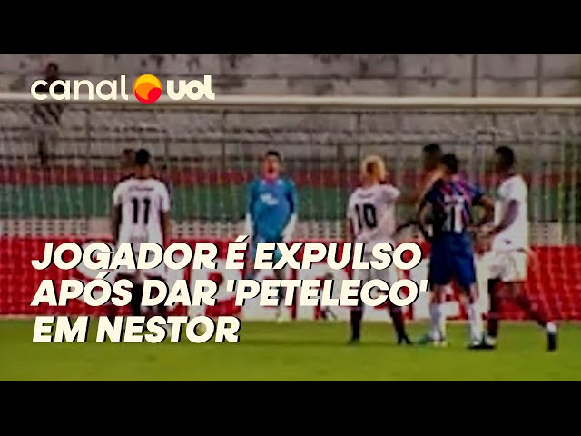 Jogador é expulso após dar peteleco na orelha de Nestor, ex-São Paulo