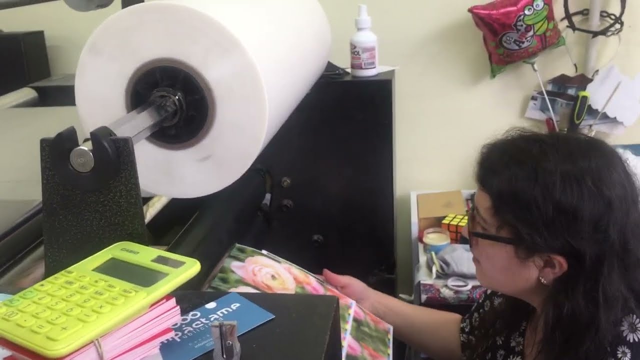 Proceso de plastificado en imprenta