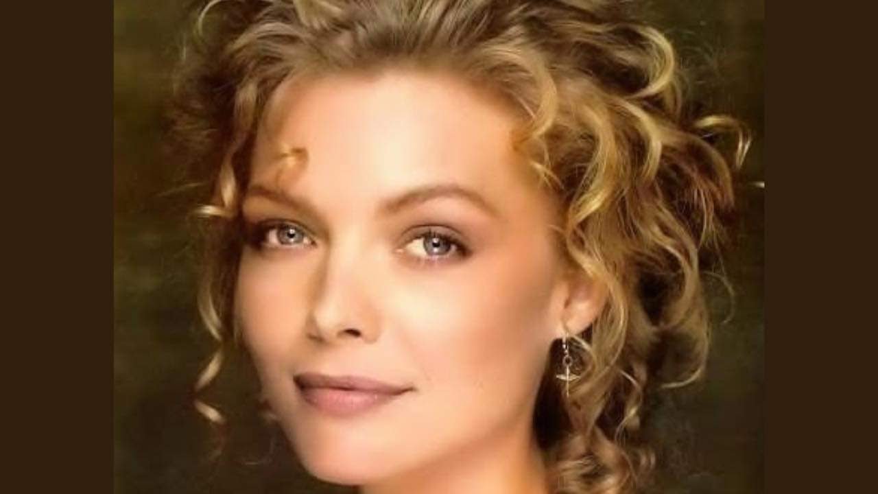 13 Sexy Photos of Michelle Pfeiffer