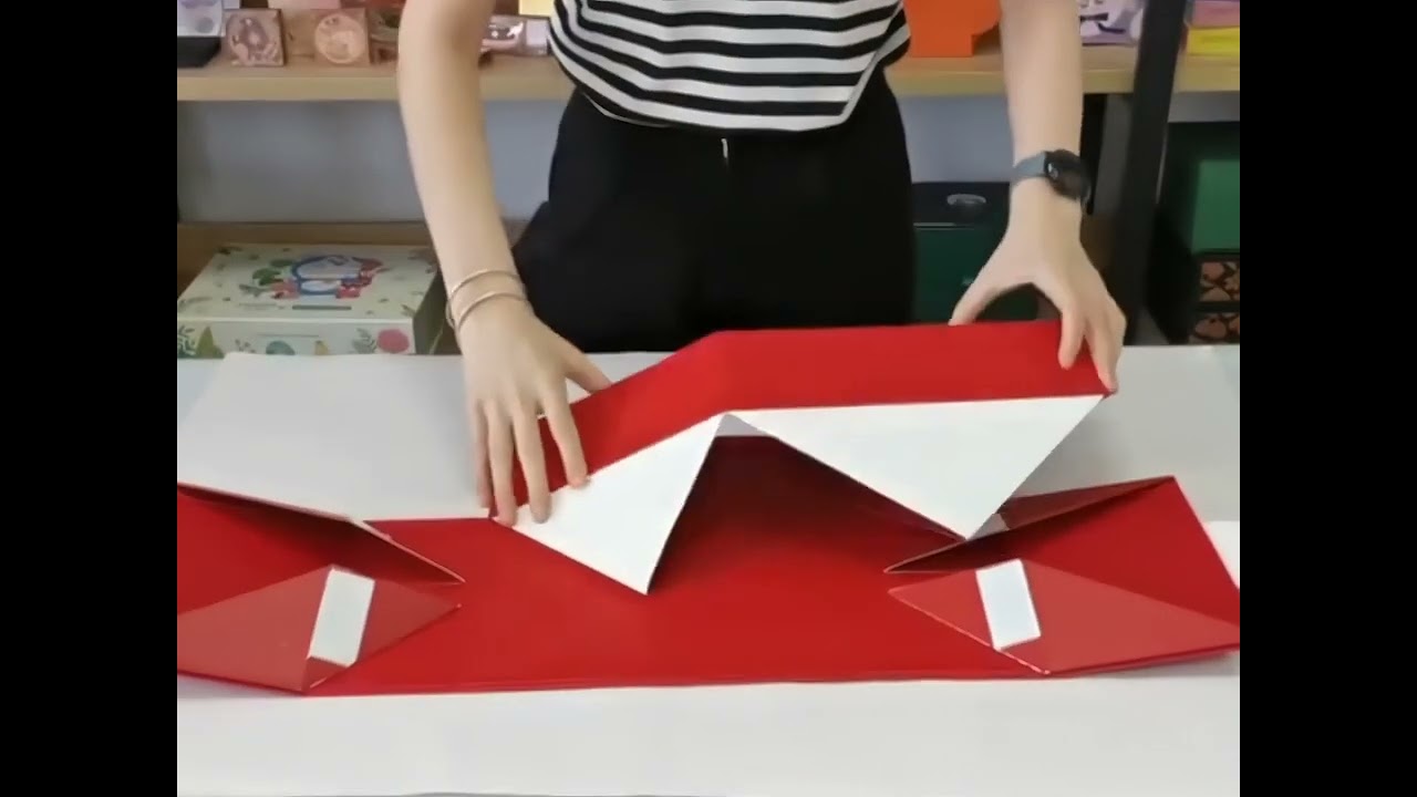 Self-Assembling Gift Boxes - No Glue Needed! #sustainablepackagiing #foldable #custompackaging