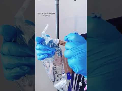 How to “BURP” an IV fluid bag 💦 #fyp #nursingskills #nurse #nursingschool #ivfluids #futurenurse