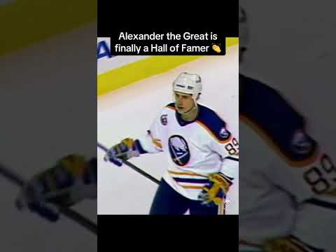 Mogilny is heading to the Hall 🙌 (via buffalosabres/TT)