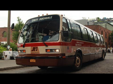New York Transit Museum Vintage Buses Leaving The 2023 Bus Fest Event @ Brooklyn Bridge • 06/10/2023
