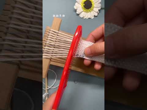 #Handmade Homemade cardboard loom to make a small rainbow-colored scarf, fun and