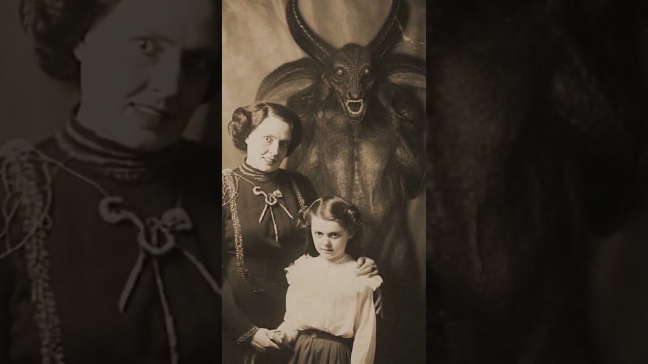 This family photo captures the devil 🤯🔞