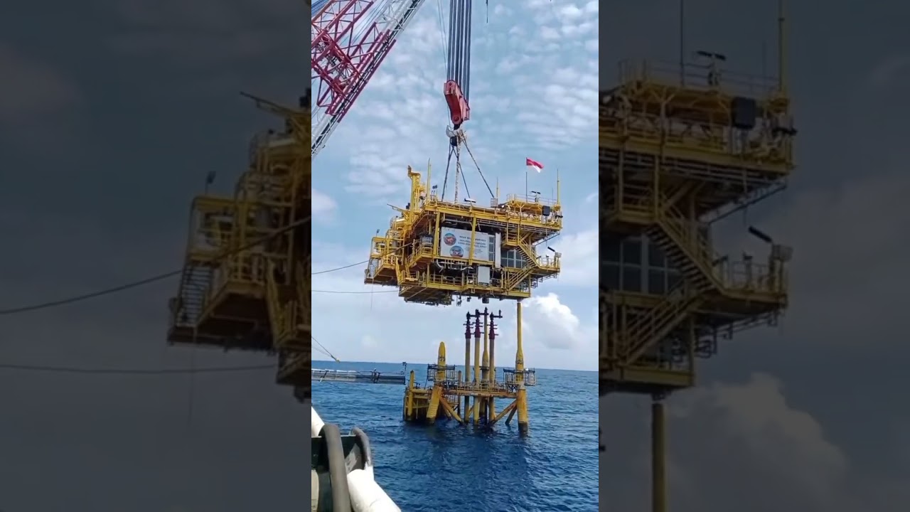 Offshore Oil Rig platform installation l Lifting activity of Offshore Oil and Gas rig platform