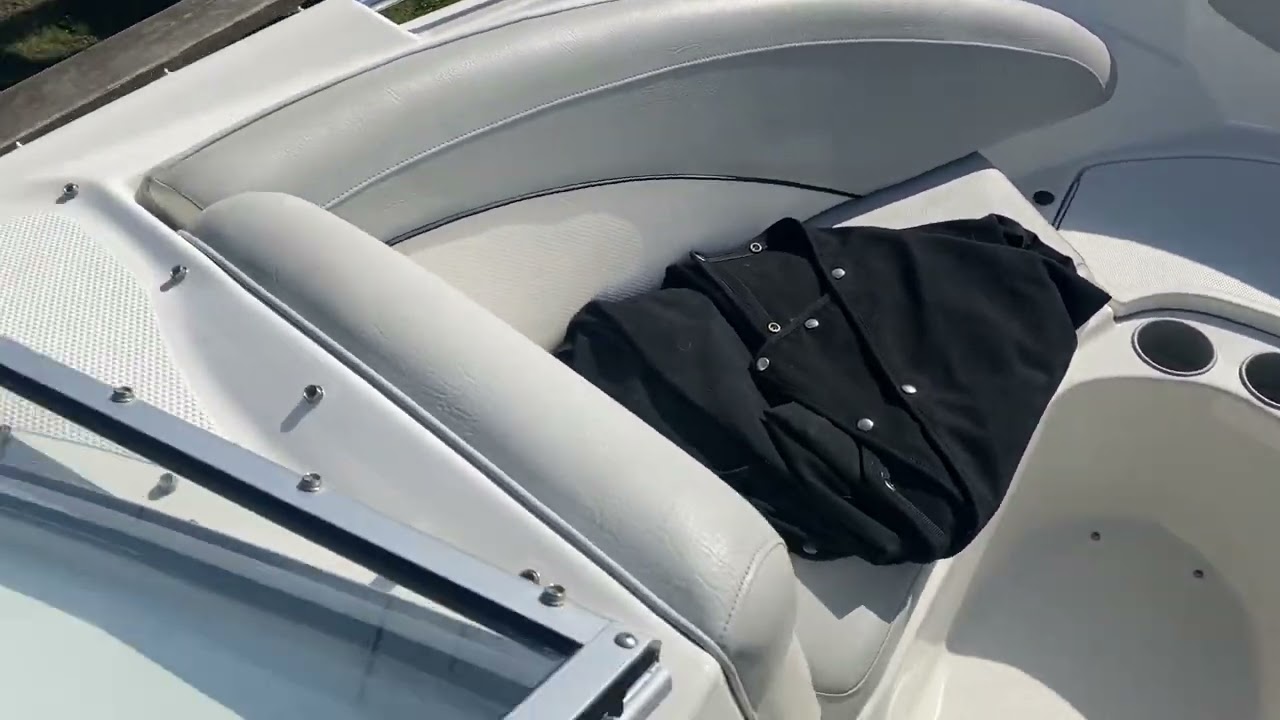 215 Bayliner 2011 w/178 hours. Mint
